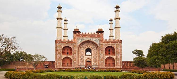 Akbar Tomb Sikandra Agra Timings, Entry Fee, History and Facts